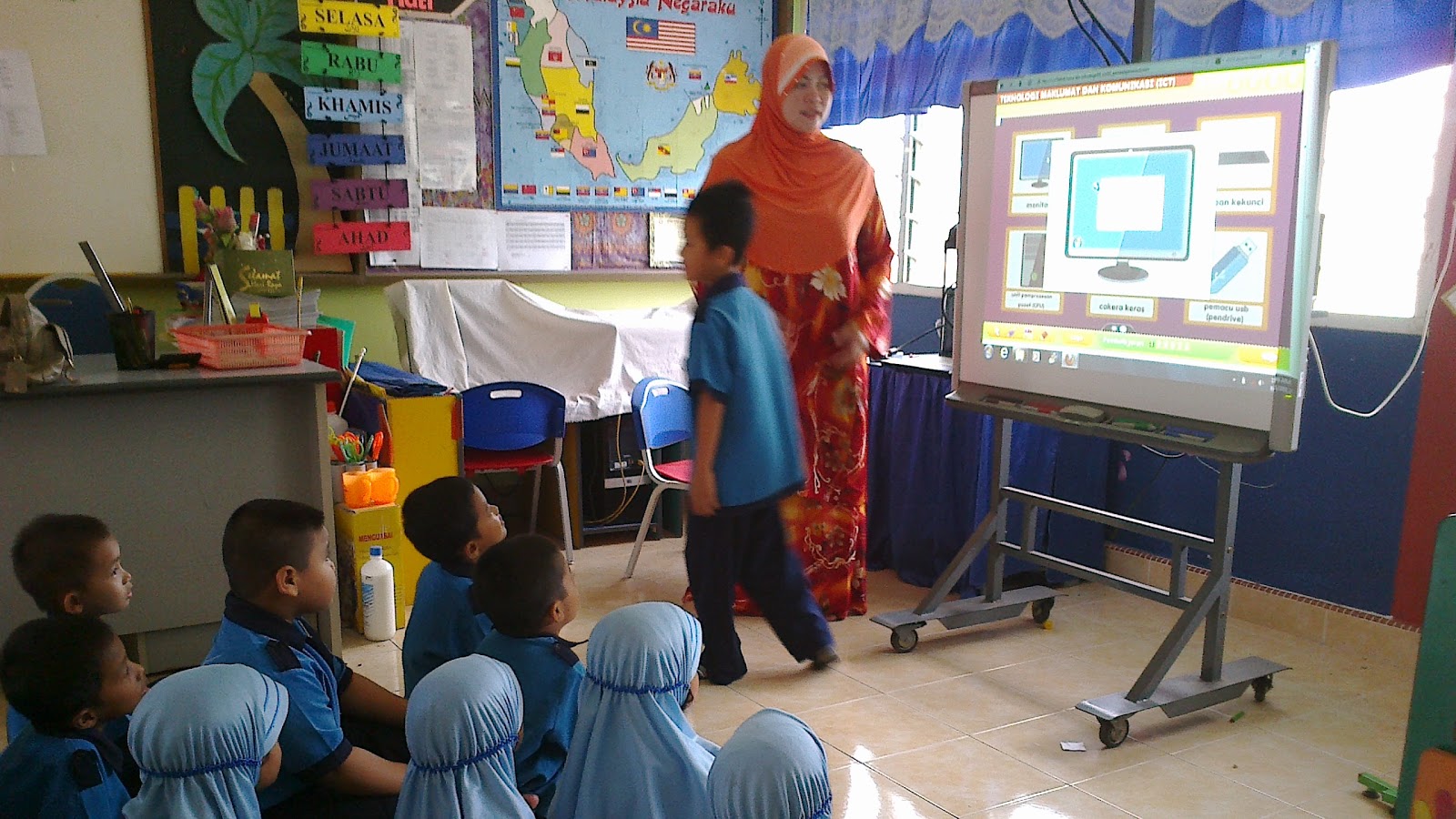 Tinta Cikgu Riezan: Smart Board