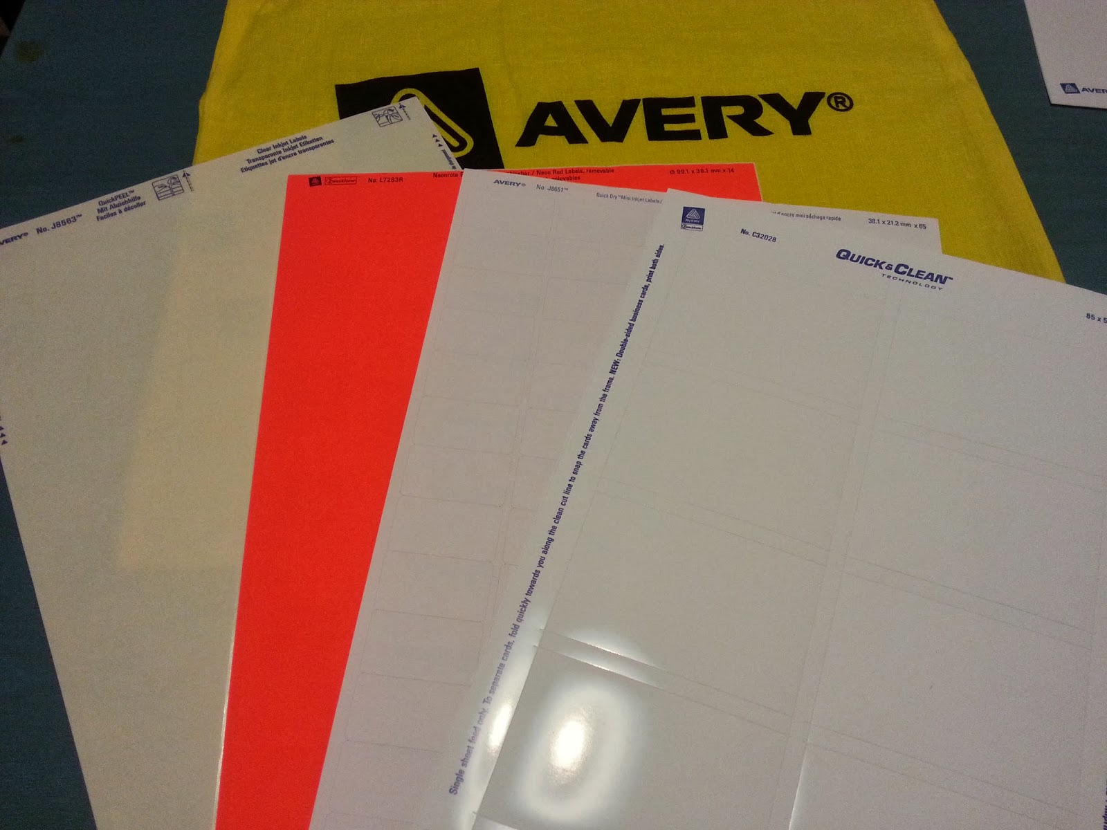 PLASTERS AND PIES: Avery, ha a cuore il tuo lavoro