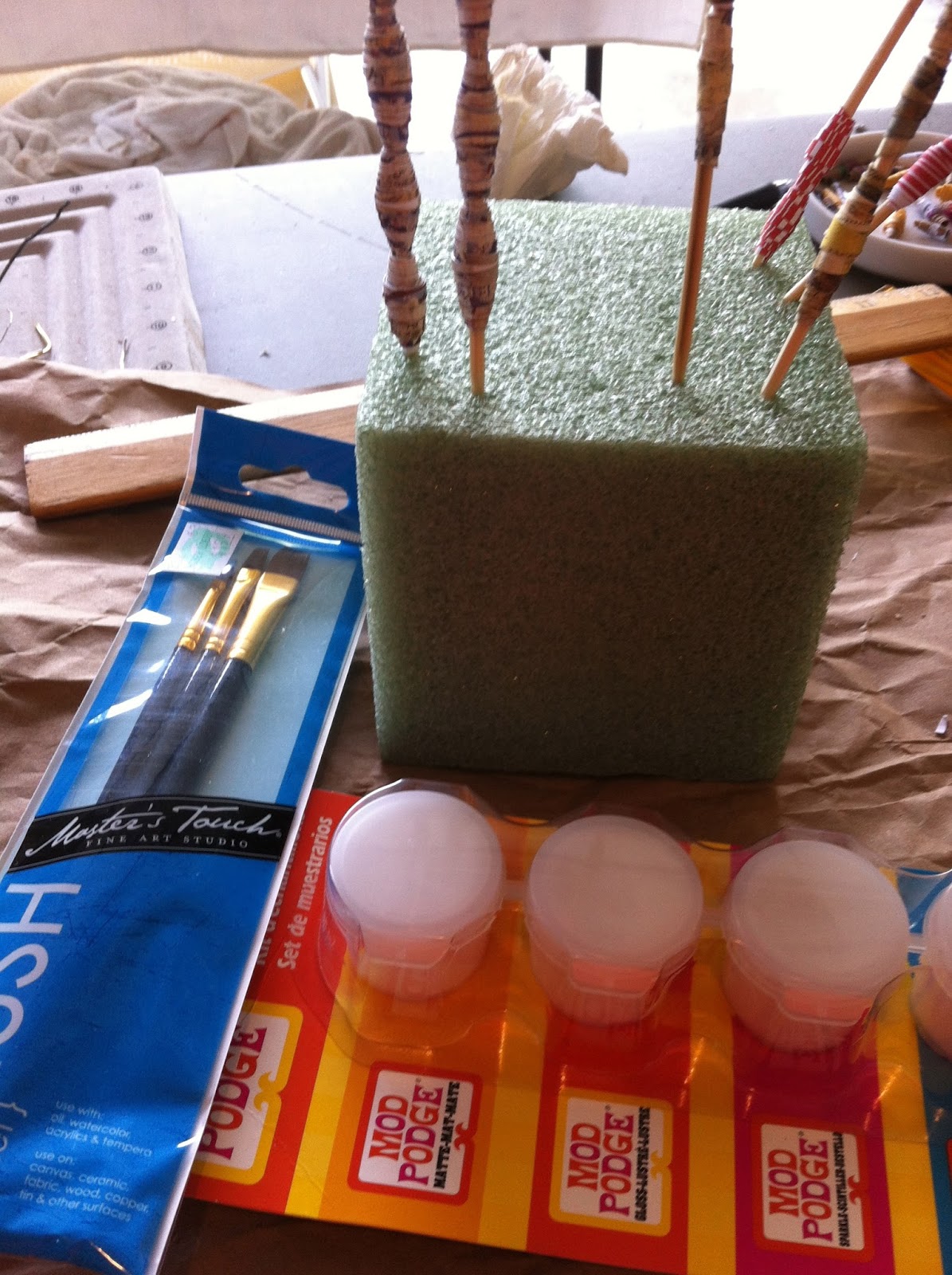 AptToCraft: Paper, glue, skewers...Voilà! Paper beads!