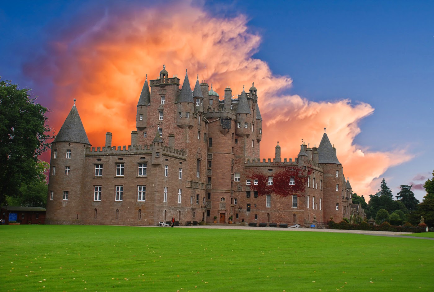 Damian Friends and Inspiration: Glamis Castle