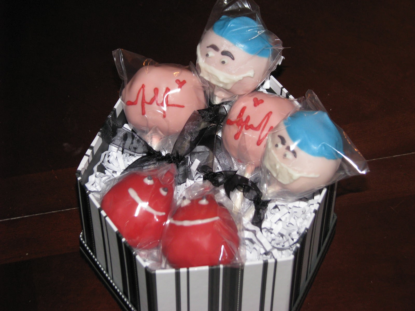 S'amore Cake: Doctor's Day cake pops