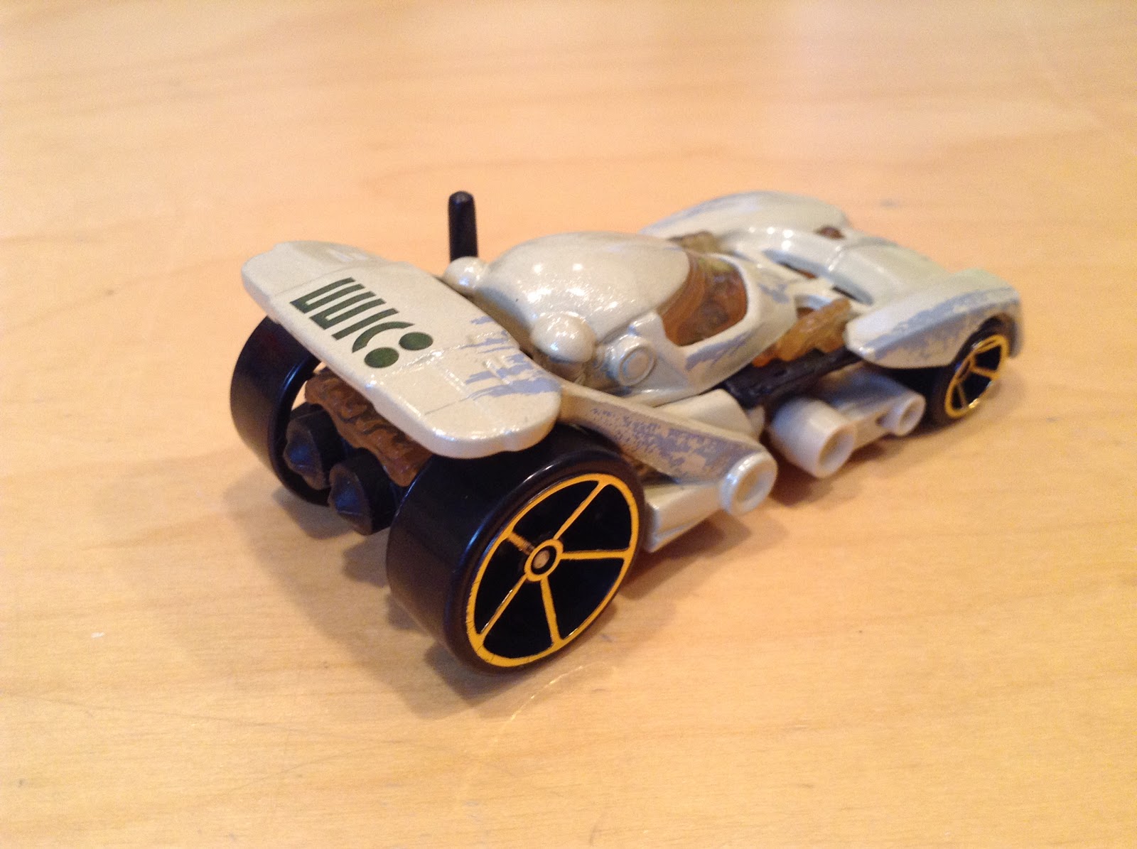 JULIAN'S HOT WHEELS BLOG: Battle Droid (Star Wars Character Car)