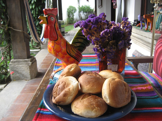 Living Rootless: Antigua, Guatemala: Yogurt and Bread