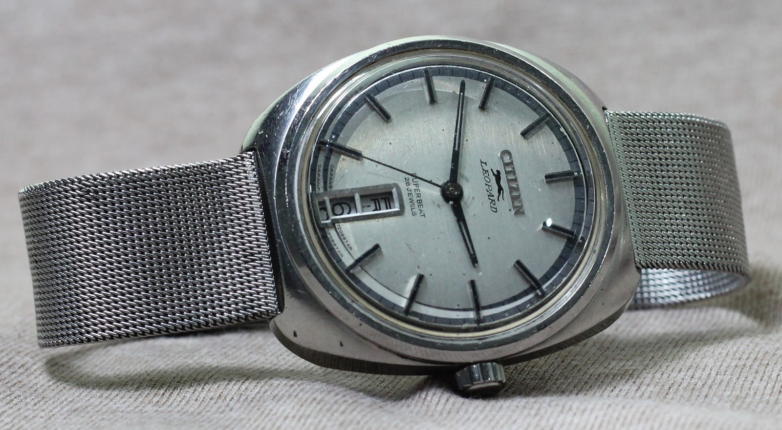 Jam Satoe: Citizen Leopard Superbeat 26 Jewels - Standing Window