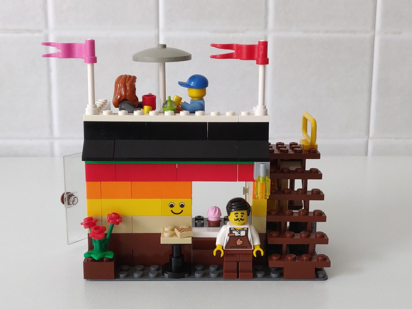 lowcuras: LEGO moc - bar gelateria