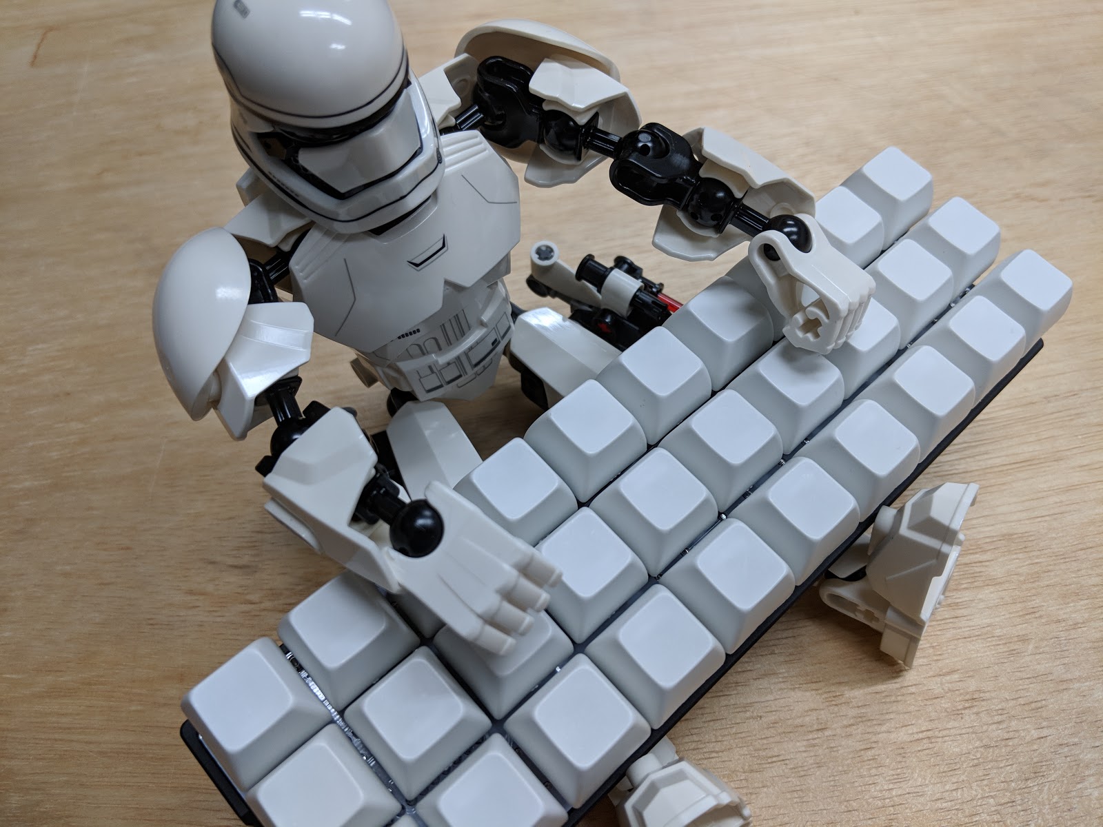 40% Keyboards: Stormtrooper Deluxe Gherkin