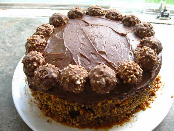 Katia au pays des merveilles: Gâteau Ferrero Rocher / Ferrero Rocher ...