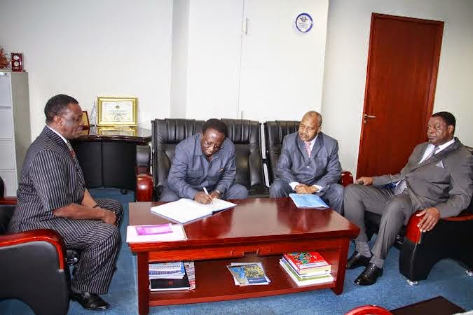 MATUKIO @ MICHUZI BLOG: WAZIRI WA UCHUKUZI DK.HARRISON MWAKYEMBE ...