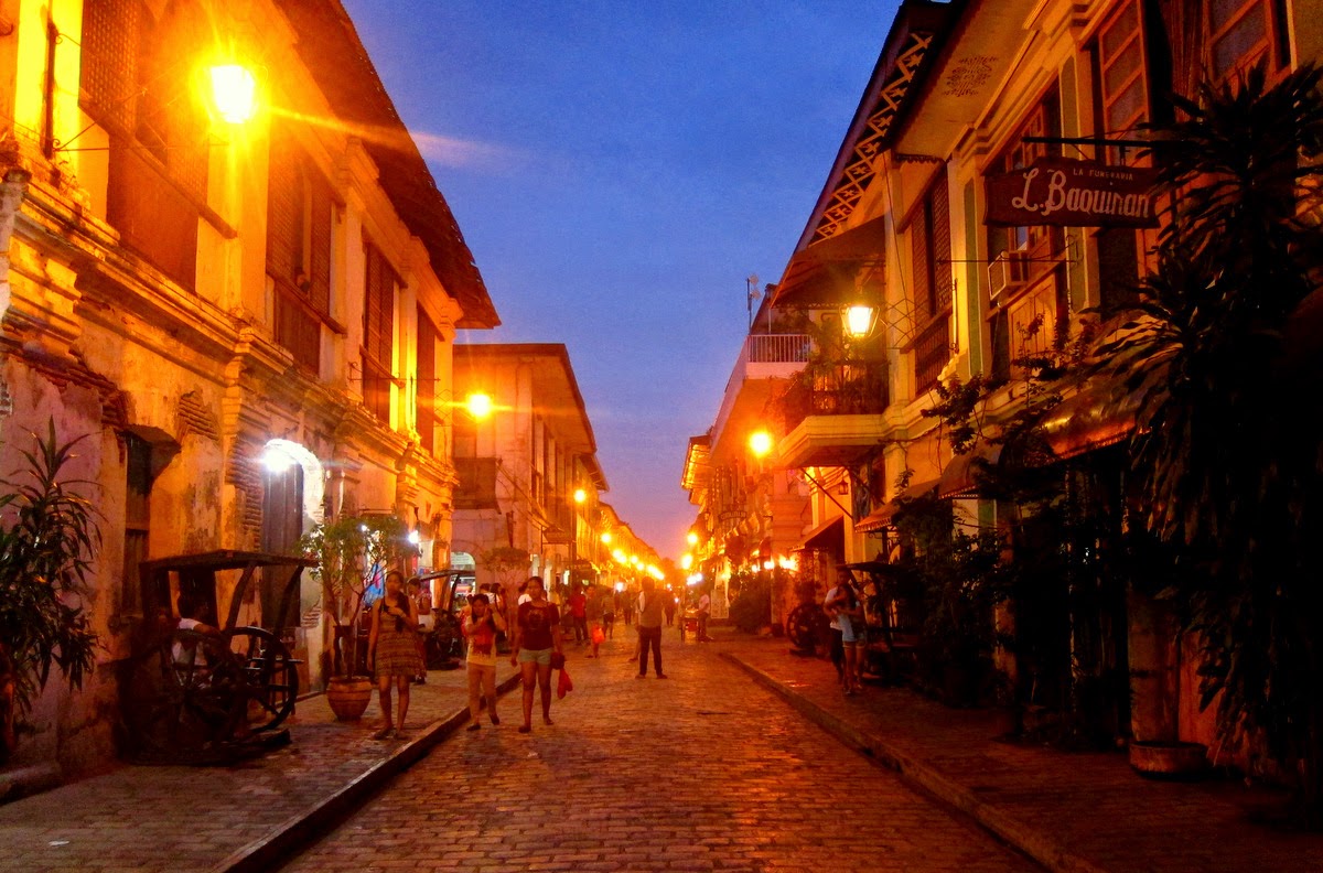 Travelholic: Vigan at night | Philippines (#UNESCO)