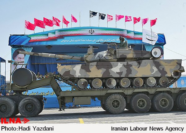 F-14 Tomcat do Irã na Parada do Dia do Exercito