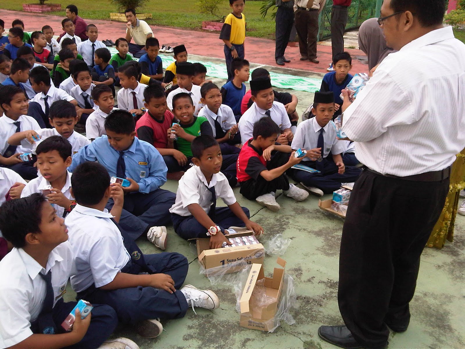 skfeldaulutebraupg.blogspot.com: Program susu sekolah 1 Malaysia diteruskan