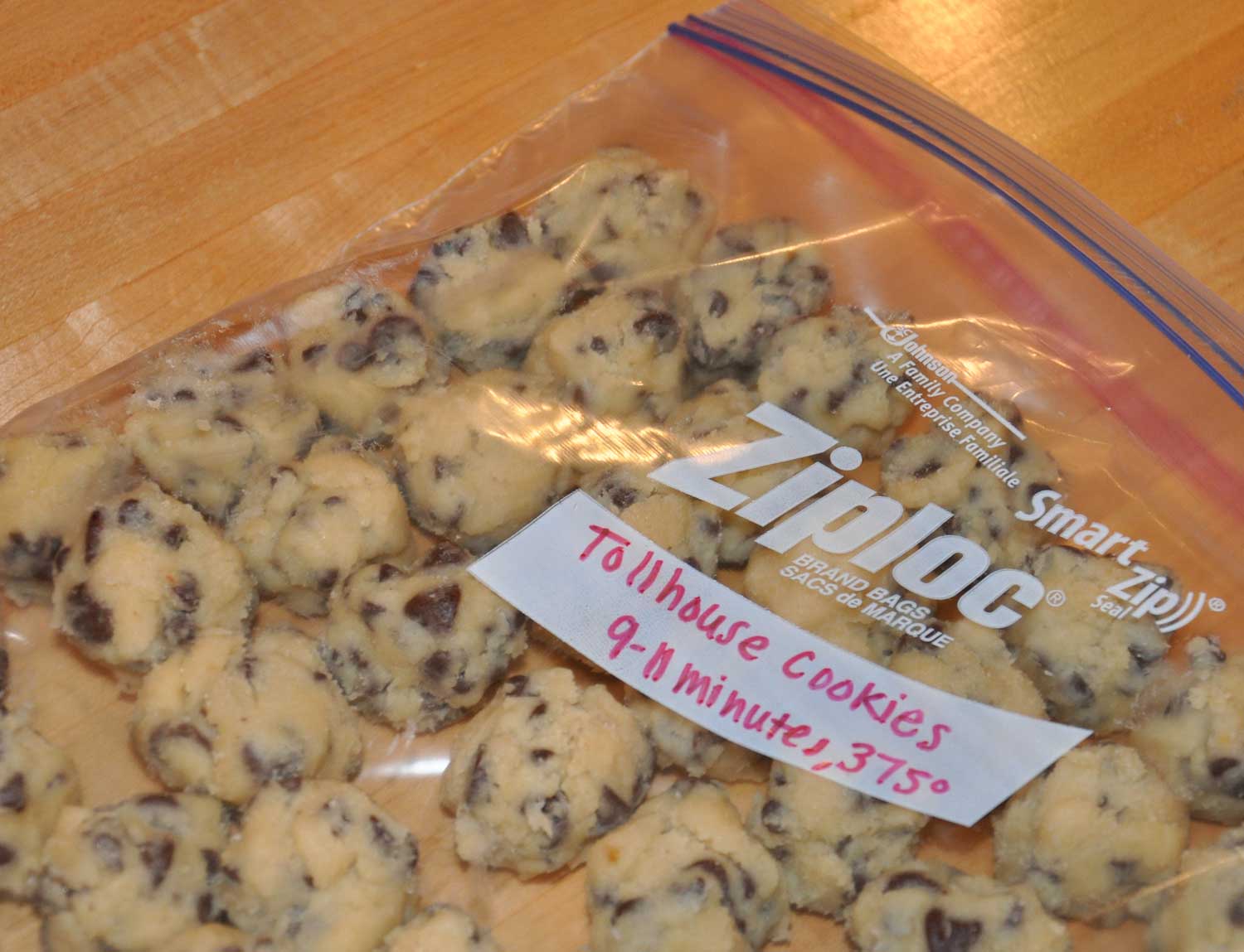 Maple Macaroni: Break 'n Bake Chocolate Chip Cookies: The Homemade Kind