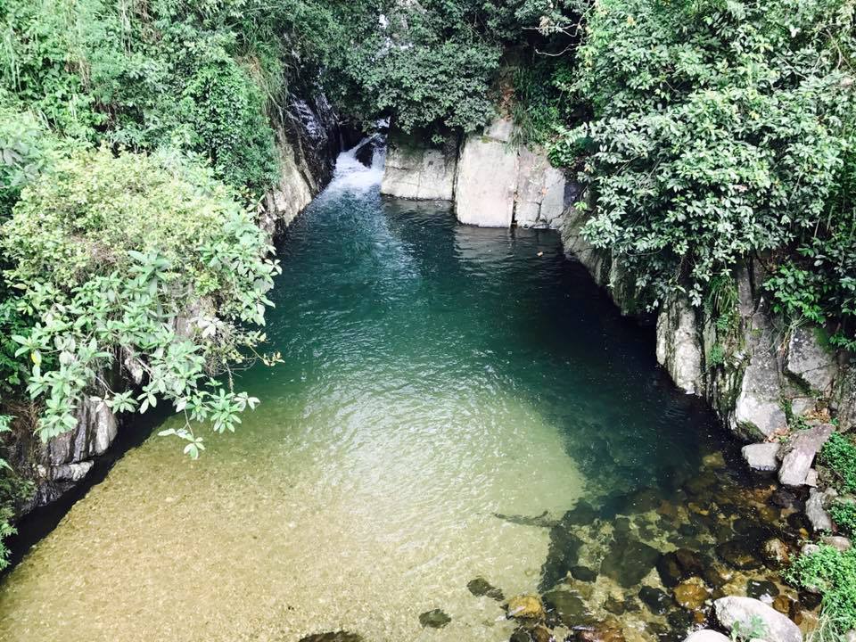 Bathing in Rangala Natural pool ~ Castle Palace Kandy