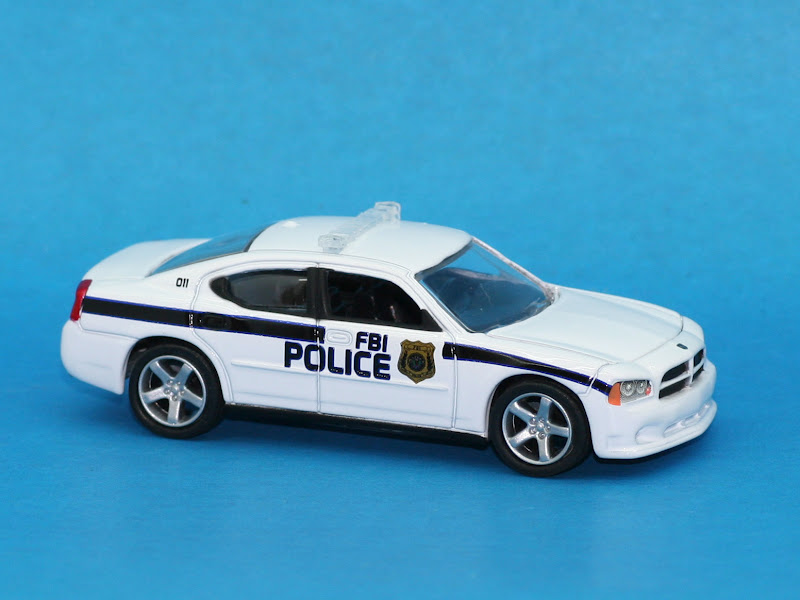 Incredible Mini Garage: Dodge Charger 2009 FBI Police 1/64 Greenlight