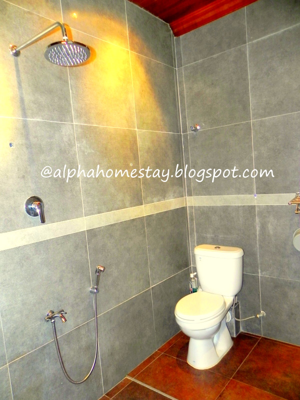 Alpha Homestay, Melaka.: Bath Tub & Bilik Air (Studio Mewah)