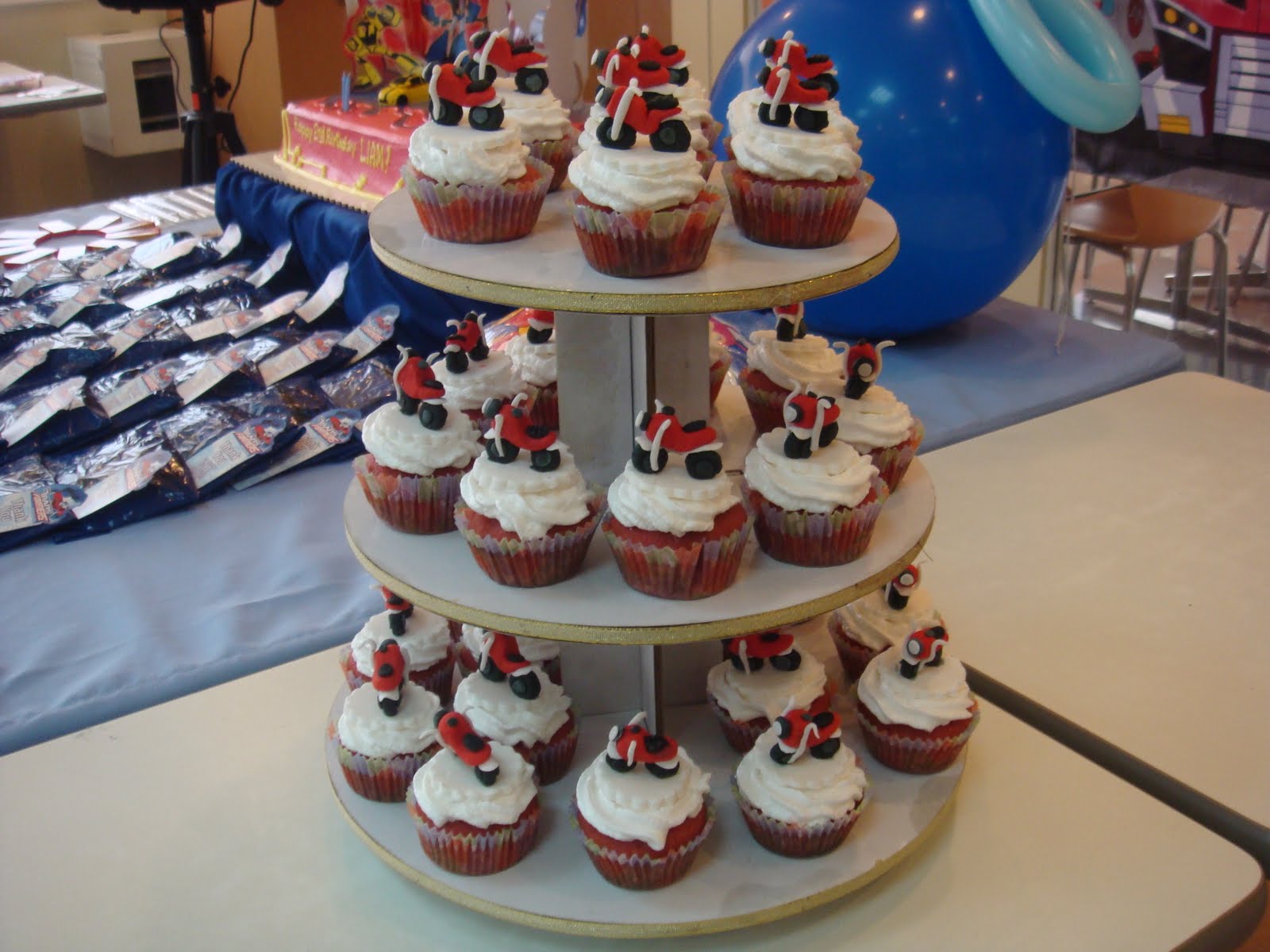 yencakes: Motorbike Themed Cupcakes