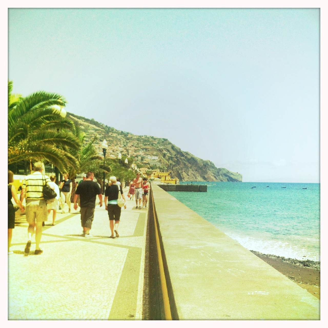 AROUND MADEIRA: PASEO MARÍTIMO EN FUNCHAL