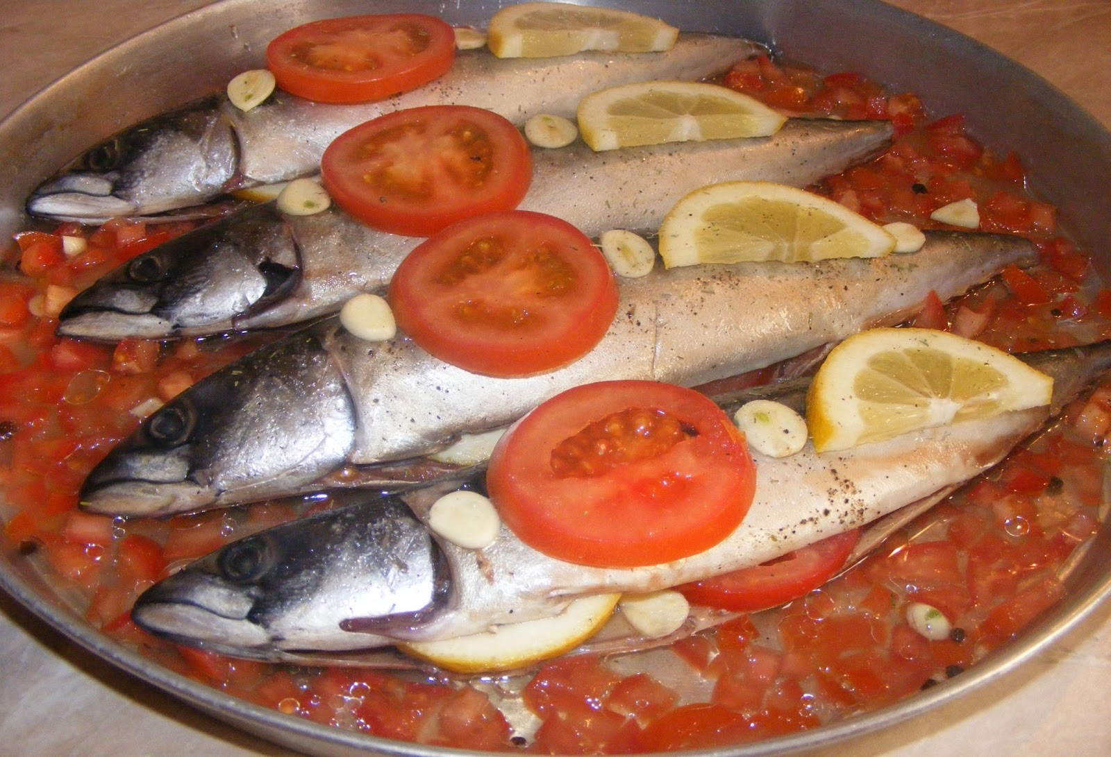 Macrou la cuptor Retete Macrou La Cuptor Cu Sos De Rosii Si Usturoi ...