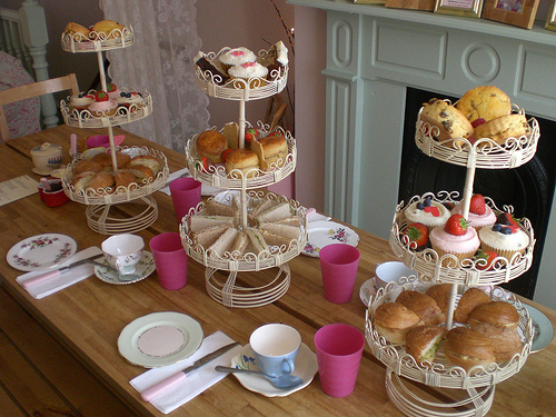 Wie heeft er ideeën voor een high tea thuis...graag met recepten....