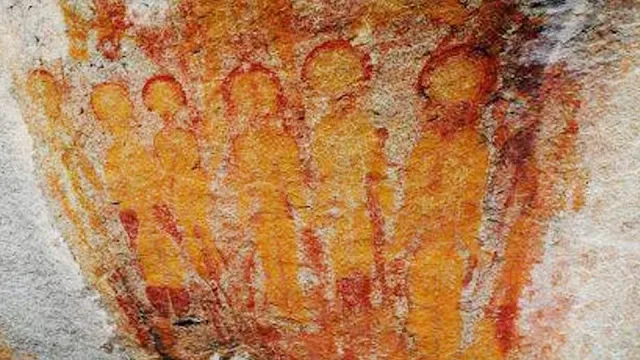 10,000 Year Old Rock/Cave Paintings Depicting Aliens And UFOs