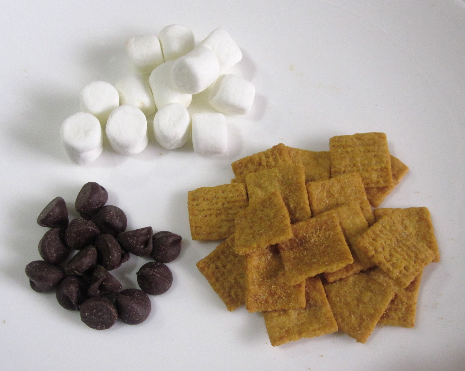 Mini S'mores Bites (makes a perfect cupcake topper or sweet trail mix ...