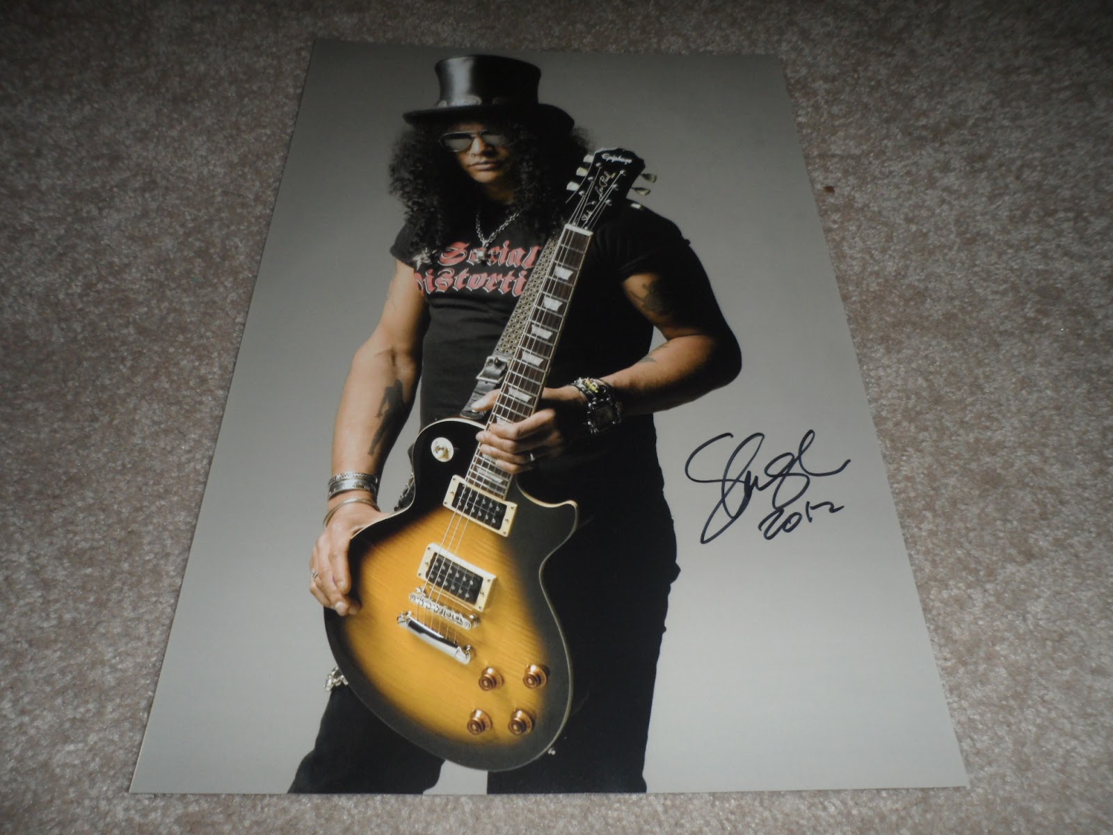 Will The Autograph Guy: Slash of Guns N Roses Signing Autographs ...