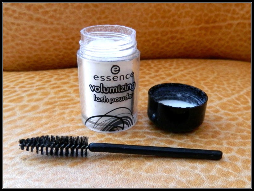Makeup And Fashion: Product Review : Essence Volumizing Lash Powder
