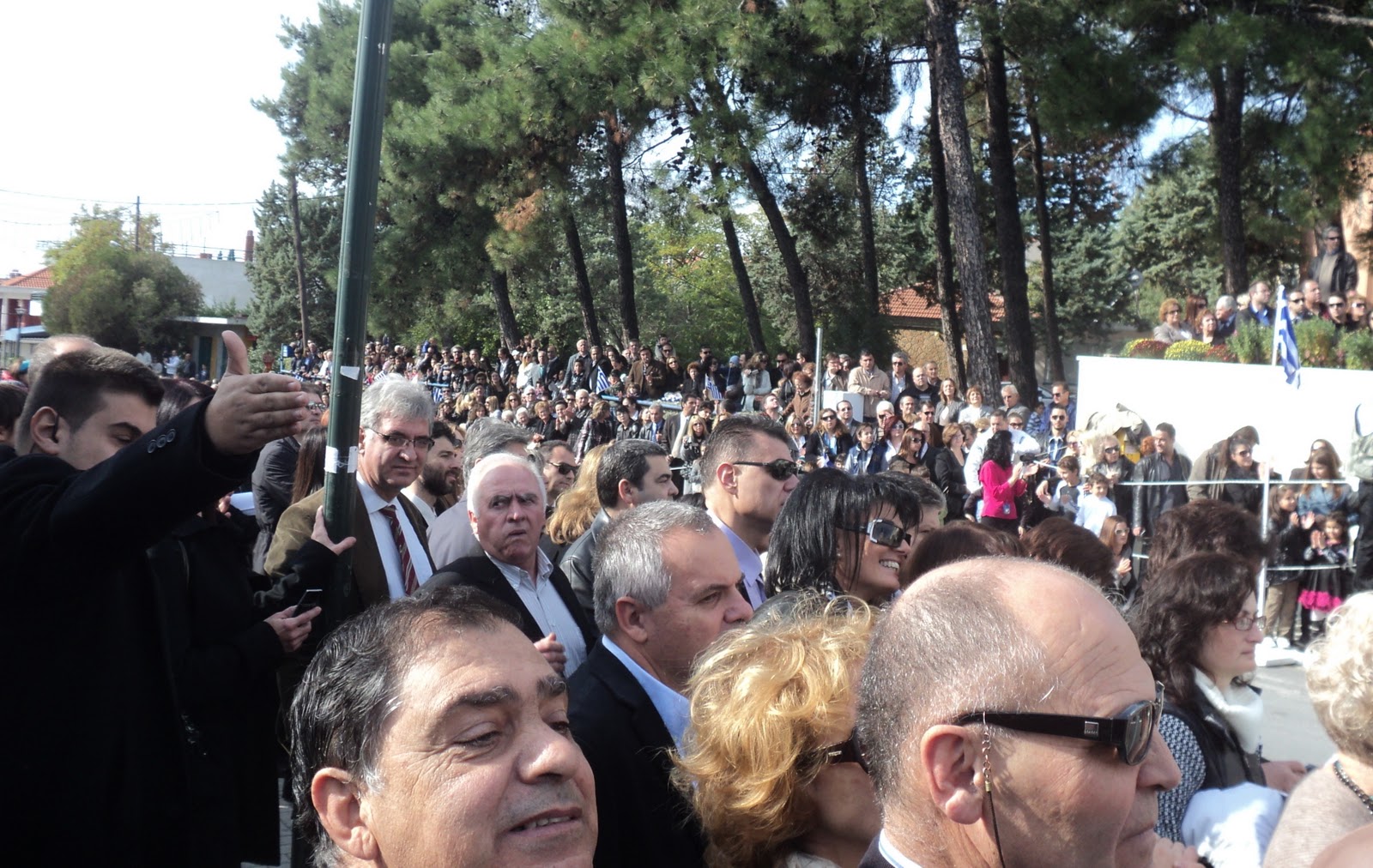 Με μεγάλη συμμετοχή του κόσμου και χωρίς παρατράγουδα έγινε η παρέλαση ...