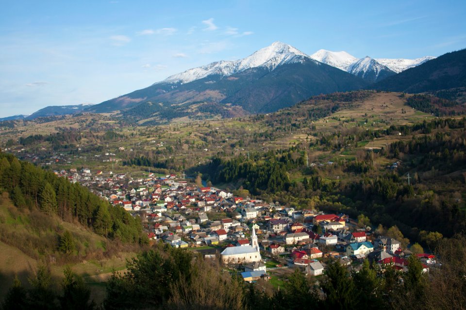 Blogul lui Ioan Ivaşcu: Moisei, Maramureş, în revista Caţavencii