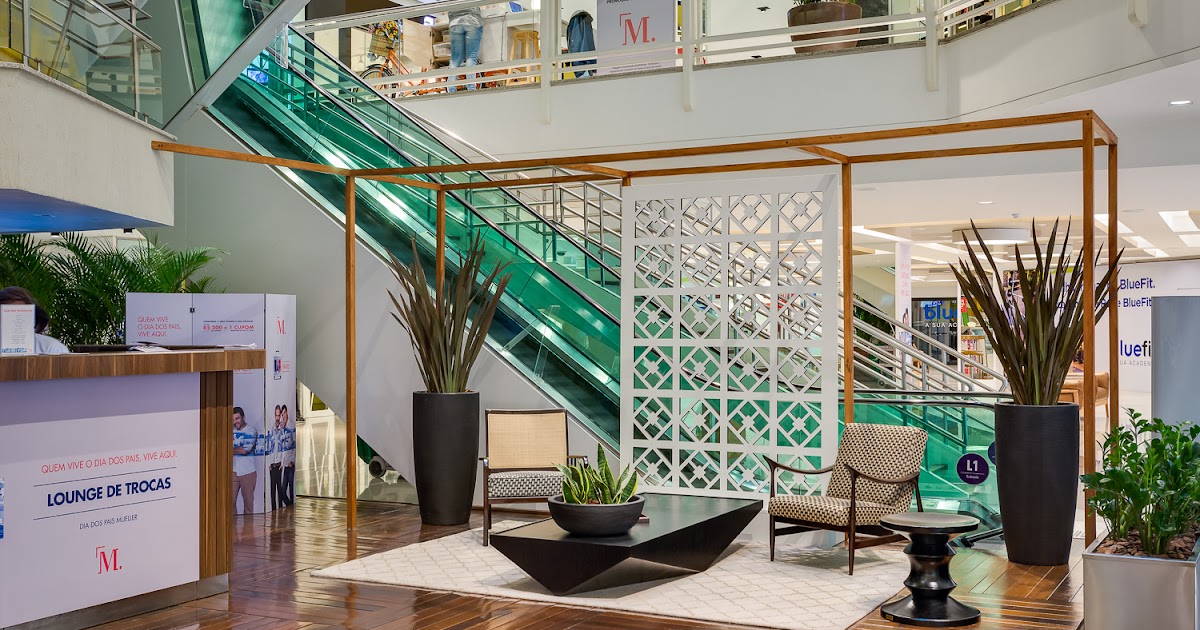 LOUNGE DO SHOPPING MUELLER VALORIZA A NATUREZA E SOFISTICAÇÃO