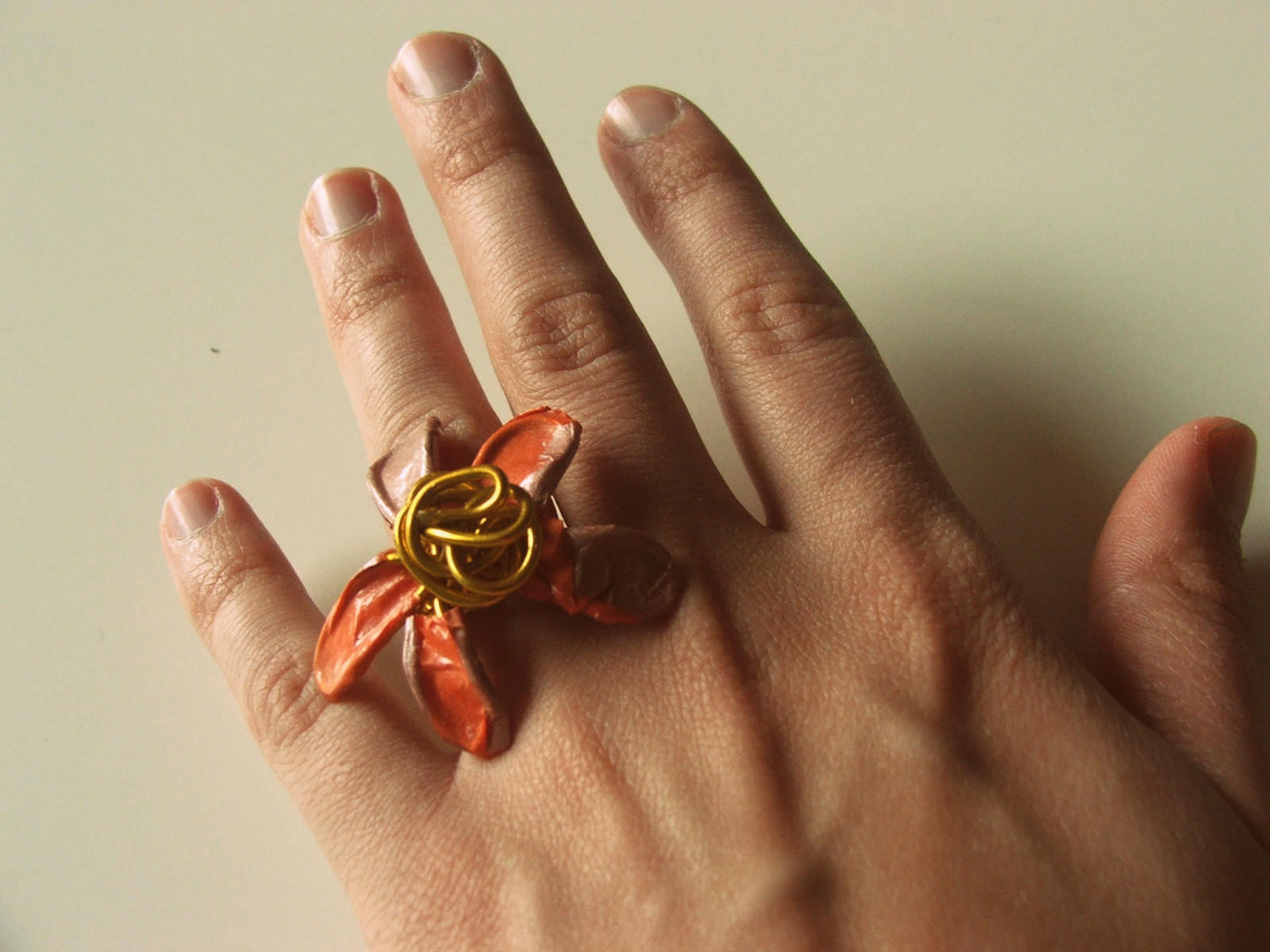 Sew Creativa: ¡Anillo de papel! - Paper ring!