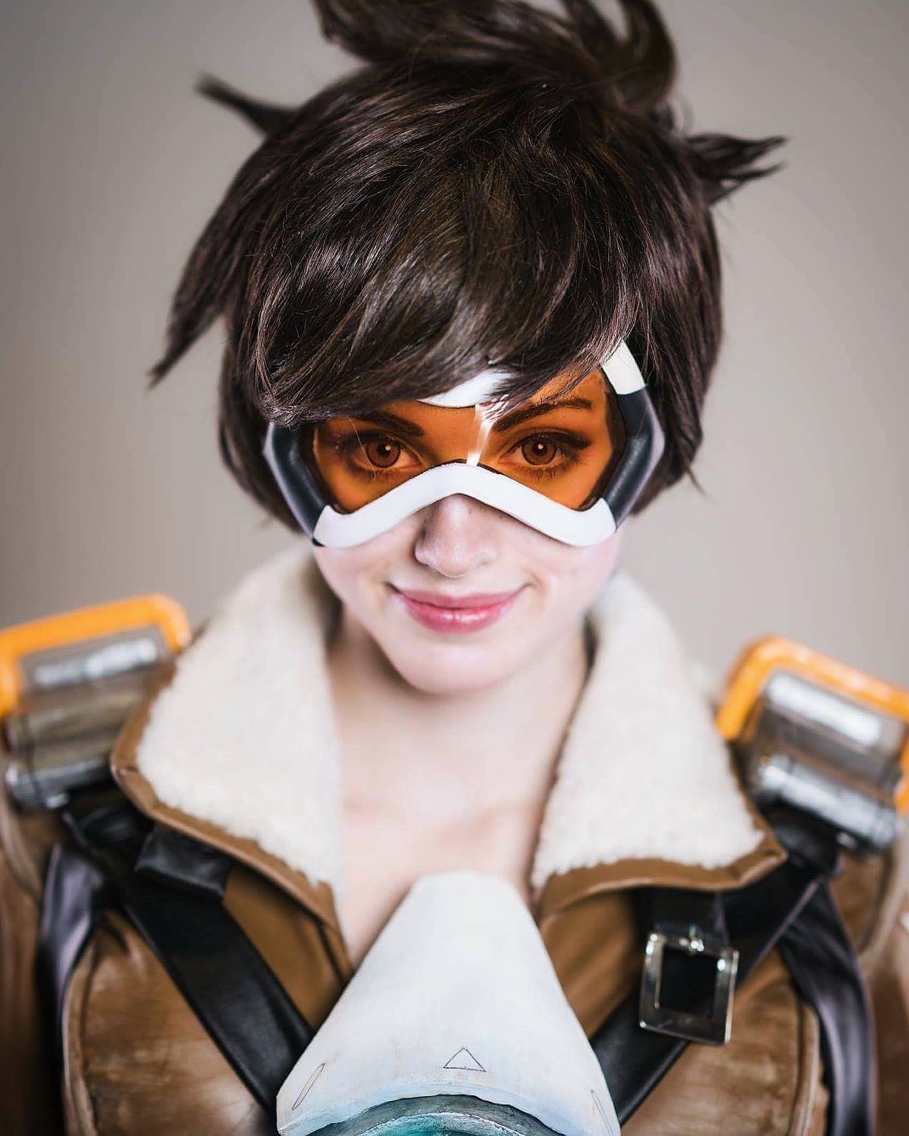 Calvin's Canadian Cave of Coolness: Cosplay By Amouranth