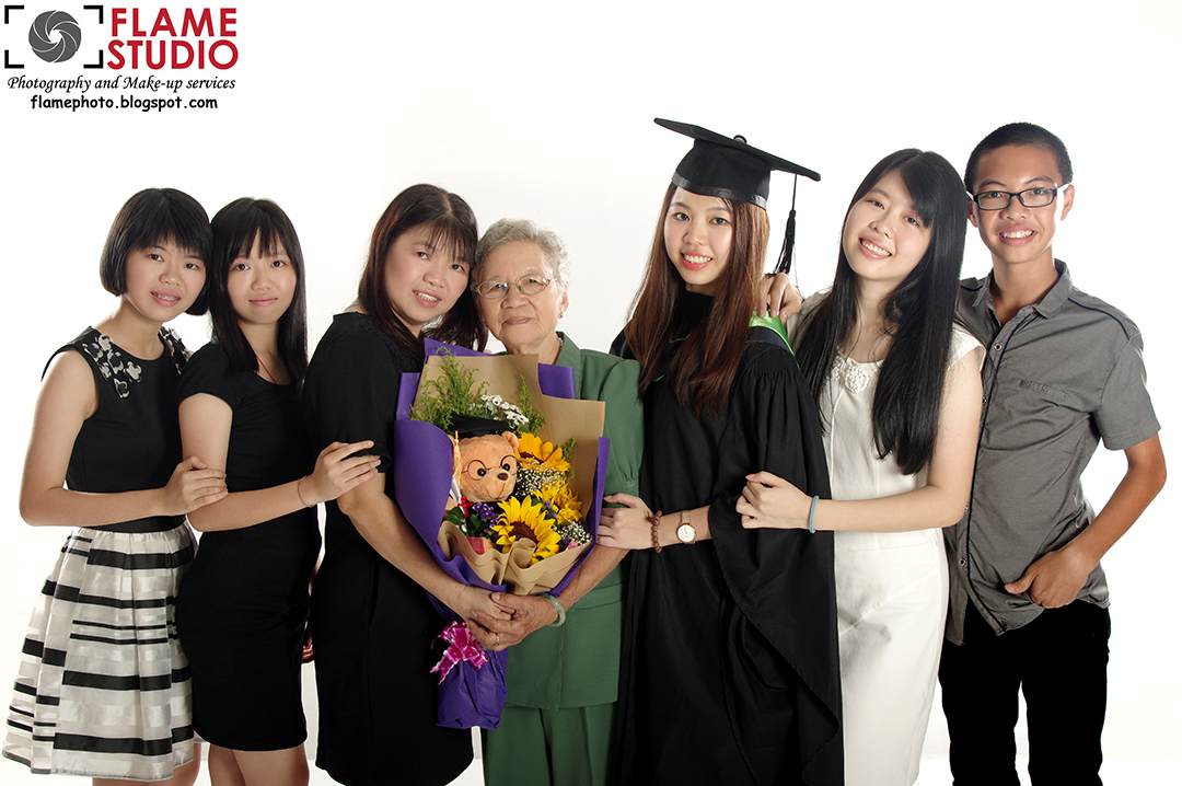 Flame Graduation Photography Studio: Graduation Convocation Family ...