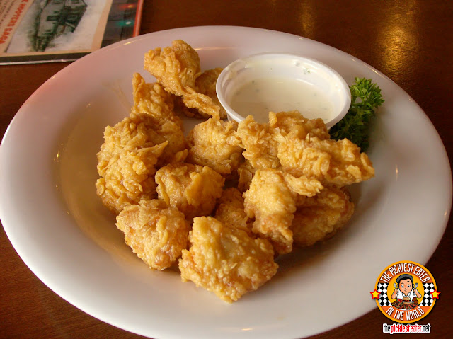 THE PICKIEST EATER IN THE WORLD: LET'S SEE SOME HOOTERS!!