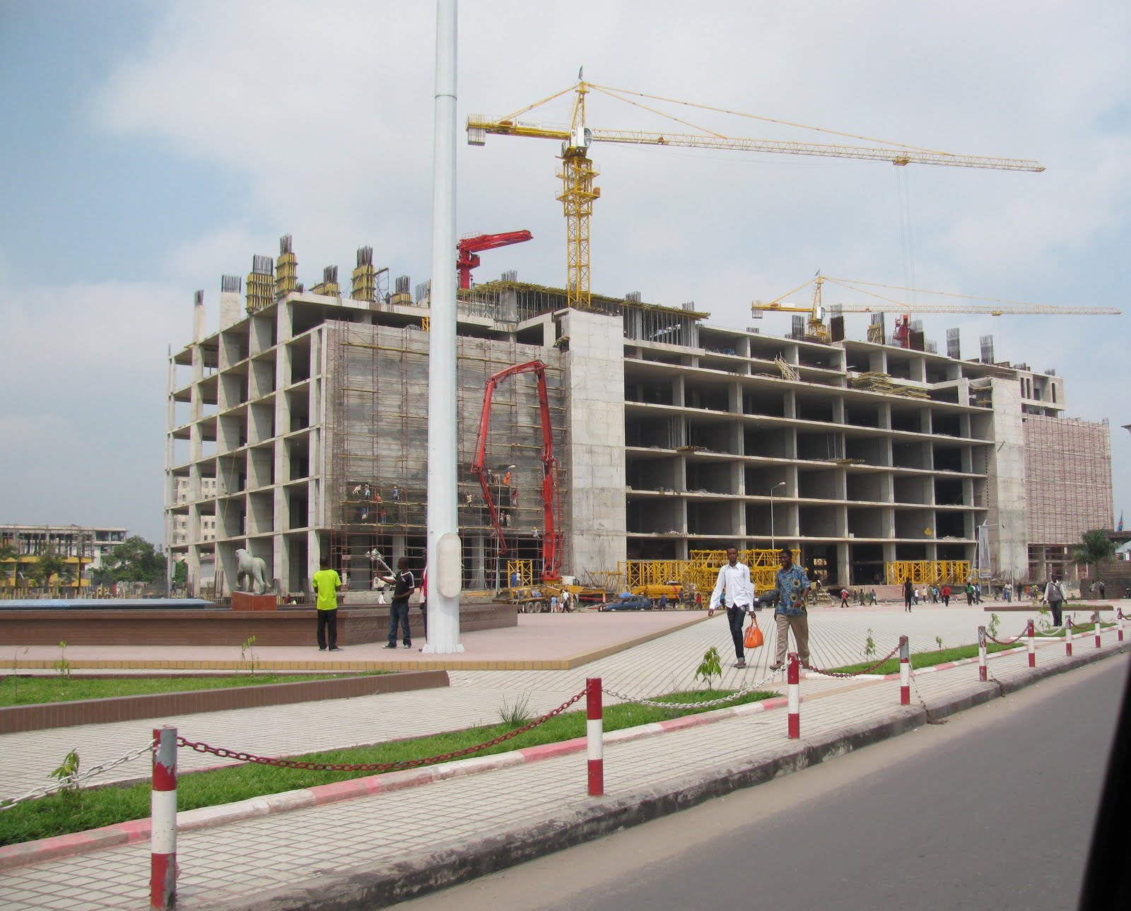 Kinshasa Then and Now: Kinshasa 2011 - A City Under (Re-)Construction