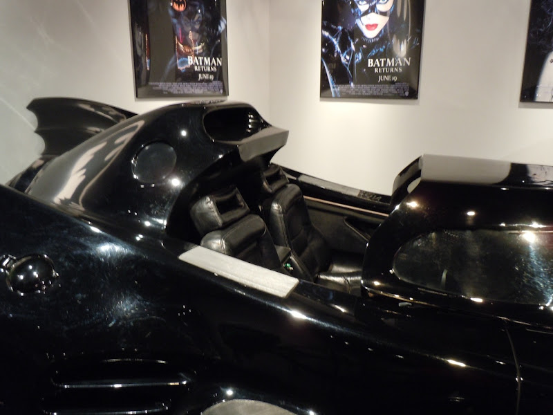 Hollywood Movie Costumes and Props: Michael Keaton's 1989 Batman suit ...