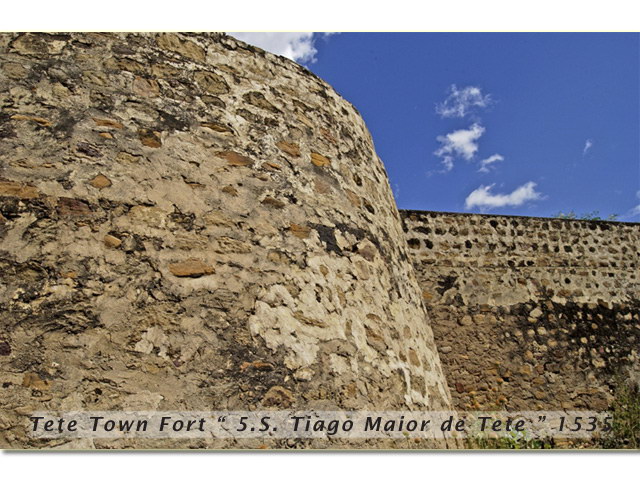Moçambique - Tete - Cidade de Tete:A fort built by the Portuguese in ...