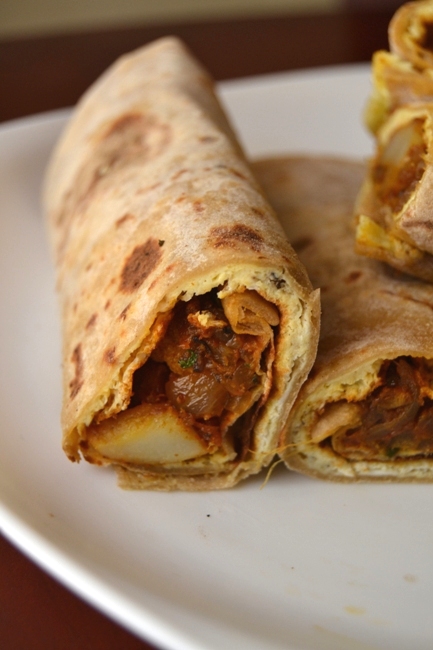 Vaniensamayalarai: Aloo Gobi Egg Chapathi Roll