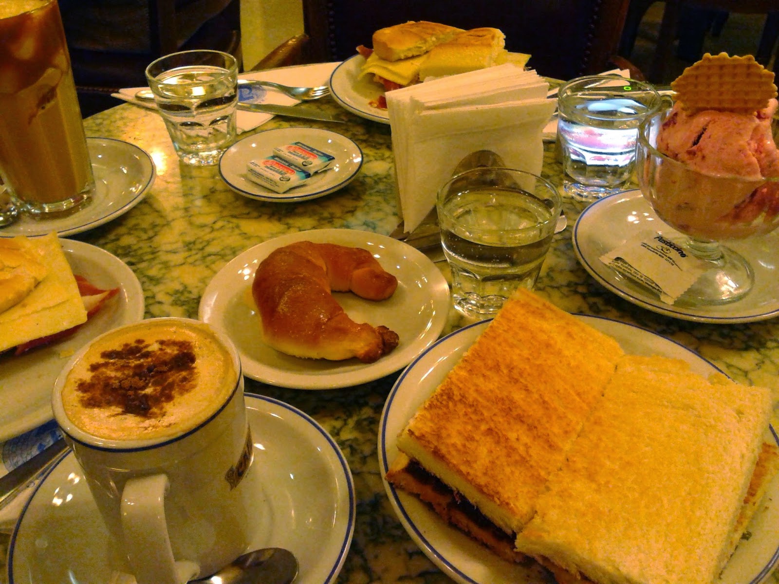 Gran Cafe Tortoni - Buenos Aires
