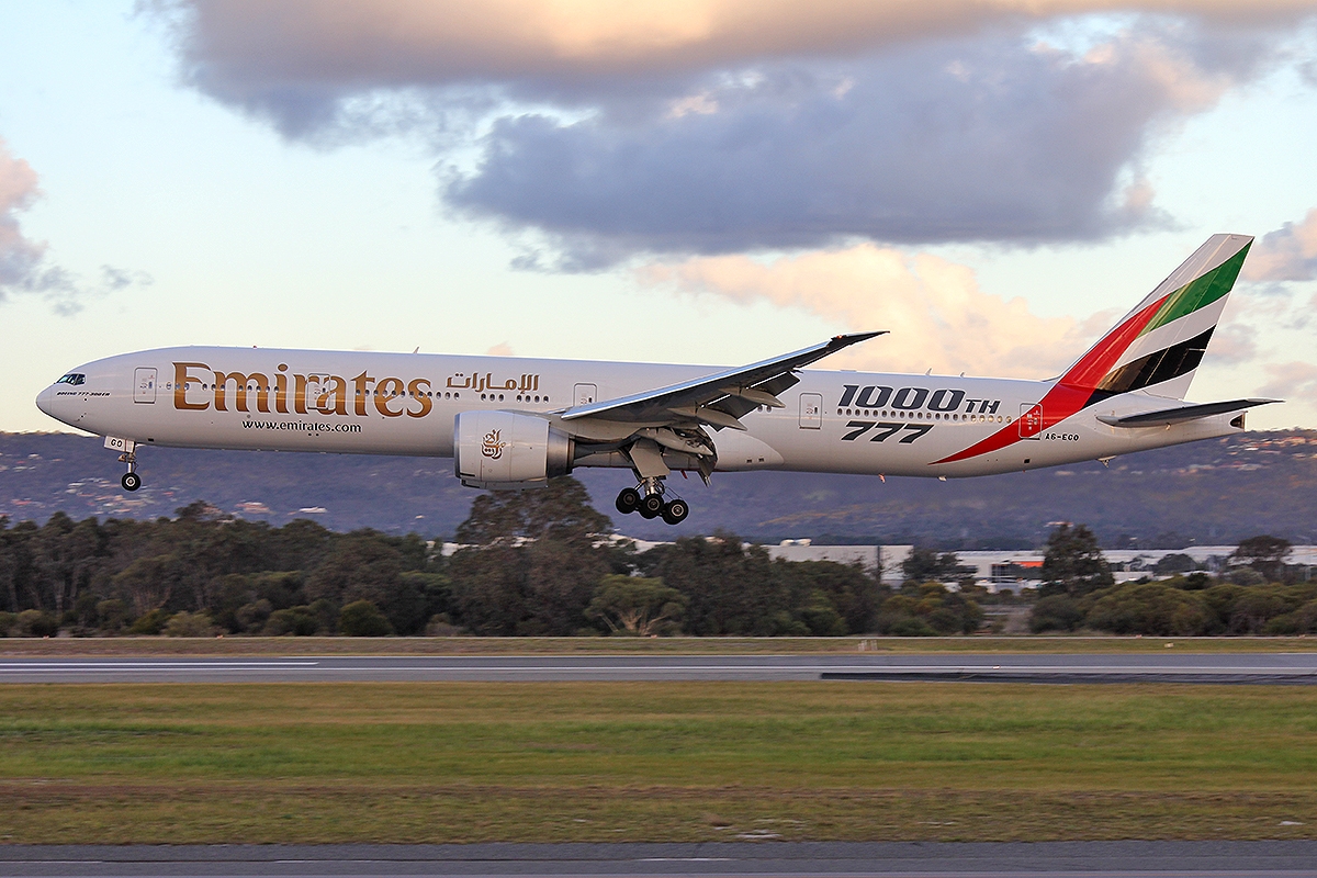 Perth Airport Spotter's Blog: Emirates B77W A6-EGO (1st visit to Perth)