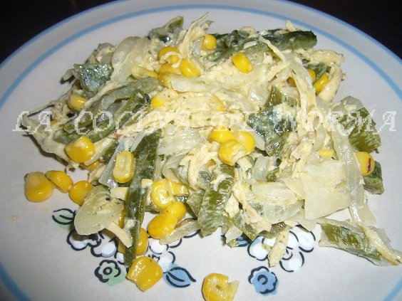 RAJAS DE CHILE POBLANO CON POLLO, ELOTE Y CREMA - La Cocina de Norma