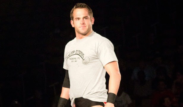 Roderick Strong nos backstages do TNA Impact Wrestling ~ Wrestling No ...