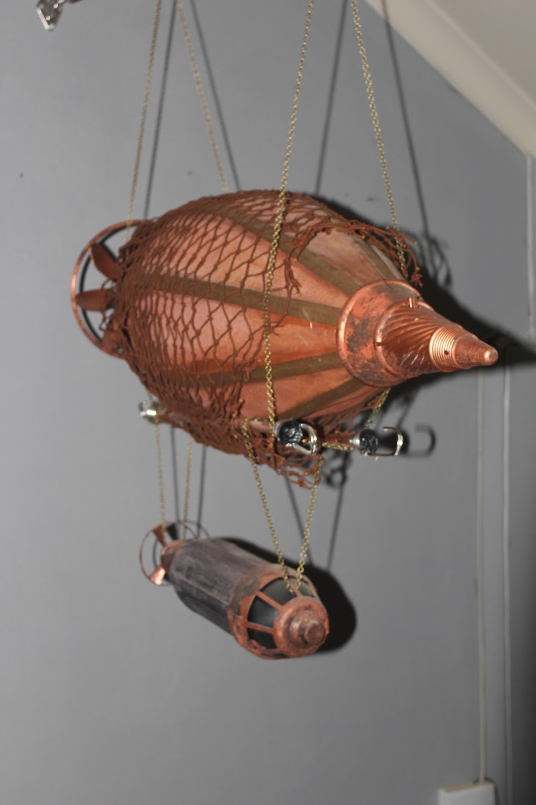 Bella's Creative Space: Steam Restaurant Part 4 "The mini Airships Gondola"