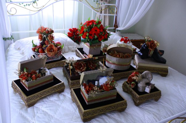 Simple | Creative | Custom Design: Hamper and Hantaran deco service