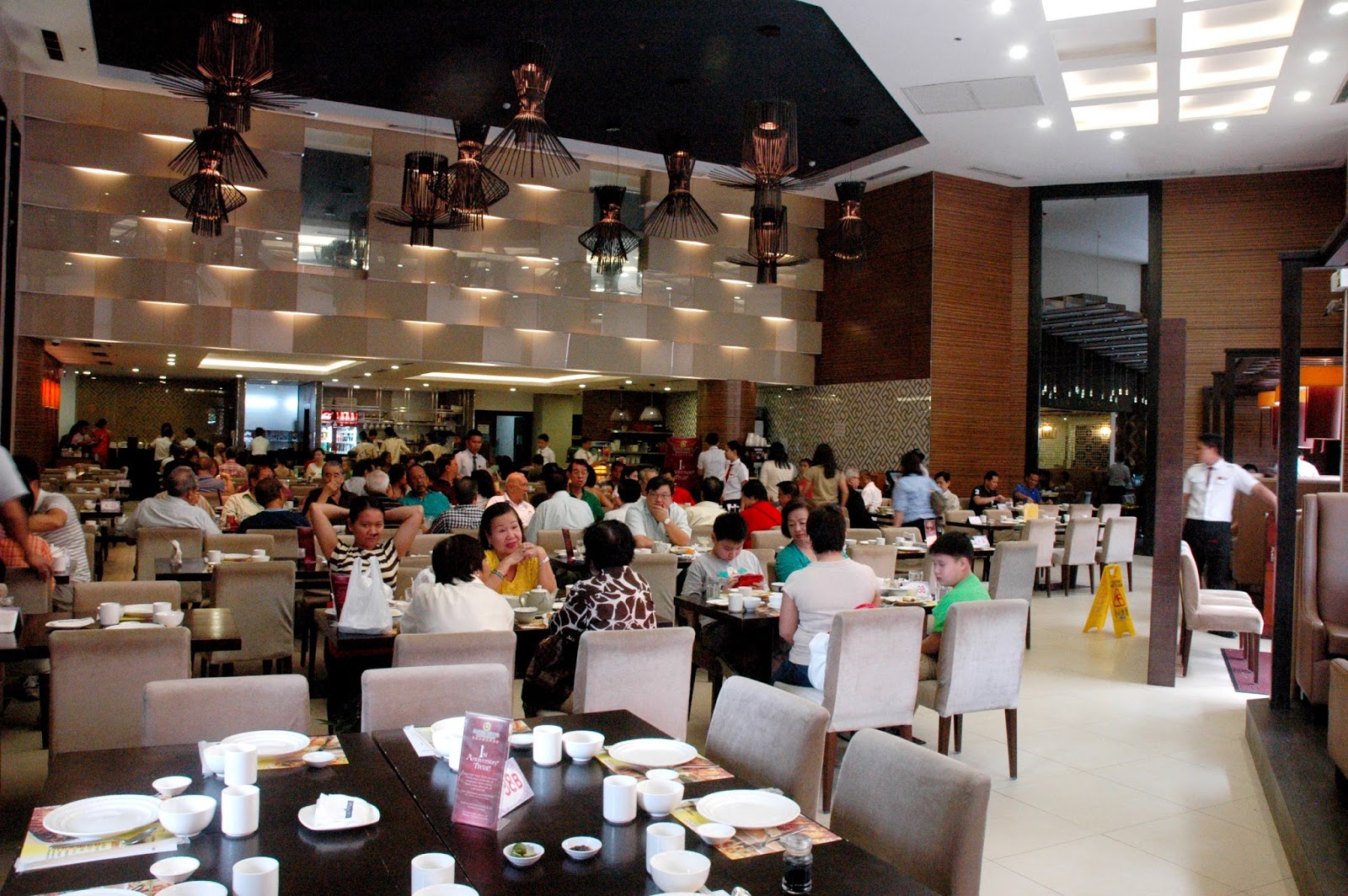 DUDE FOR FOOD: Amazed at Gloria Maris Shark's Fin Restaurant