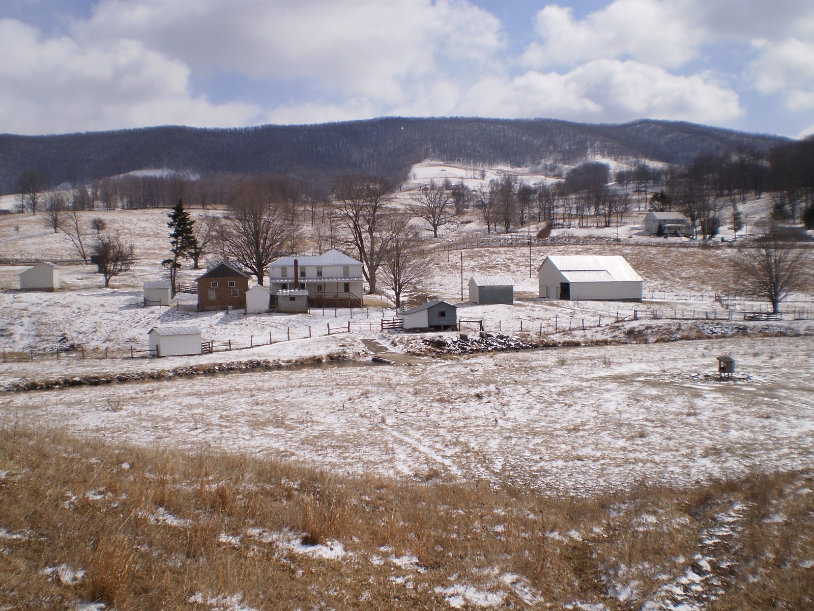 Riverside FarmHouse Lodging, LLC: Tour the FarmHouse