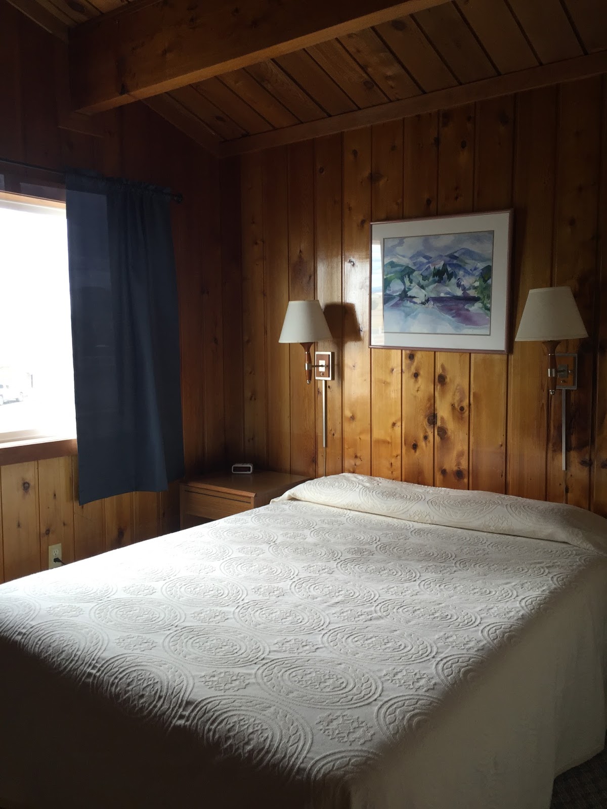 California Pines Lodge: Room Rates and Amenities