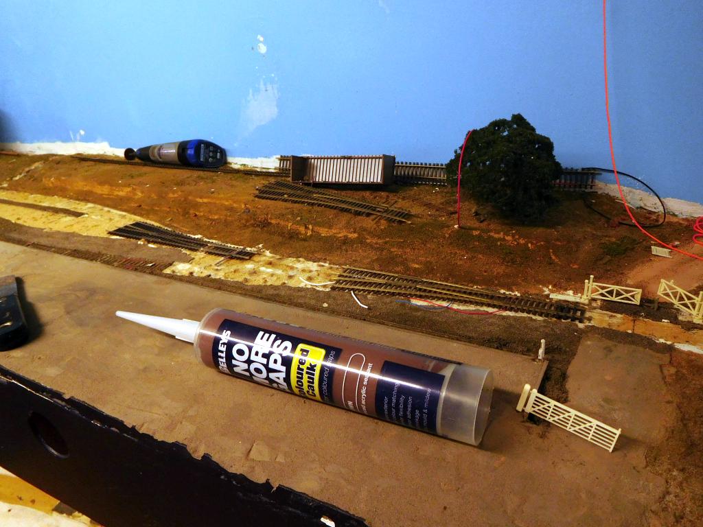 Comtrain goes H0! H0! H0!: 2017_03_29 Some reconstruction and some playing?