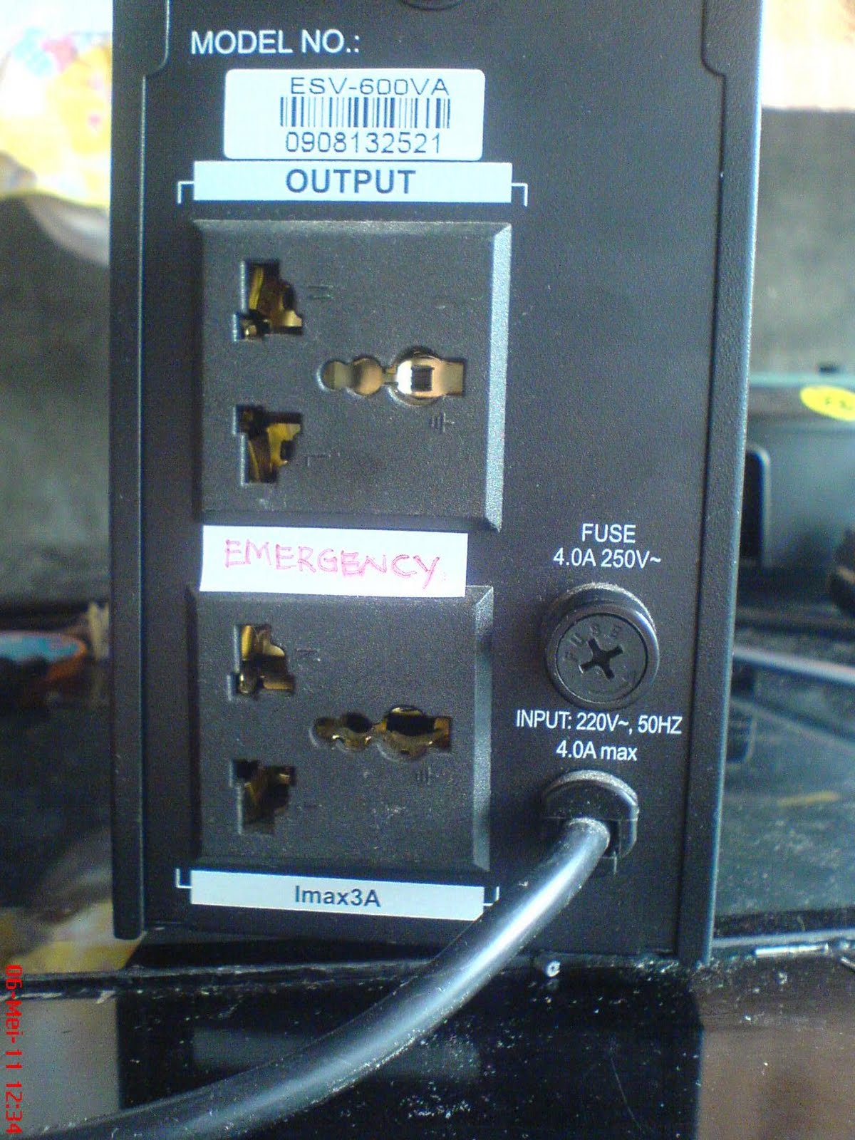 Belajar dan berbagi tentang hoby: MODIFIKASI UPS MENJADI LAMPU EMERGENCY