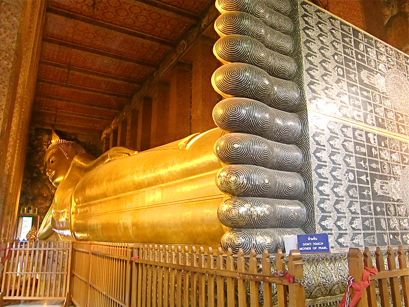 Food Endeavours of the Blue Apocalypse: Eating and Drinking around Bangkok